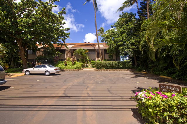 THE PIKAKE- The Lahaina, West Maui, Hawaii State Condo Guide.com